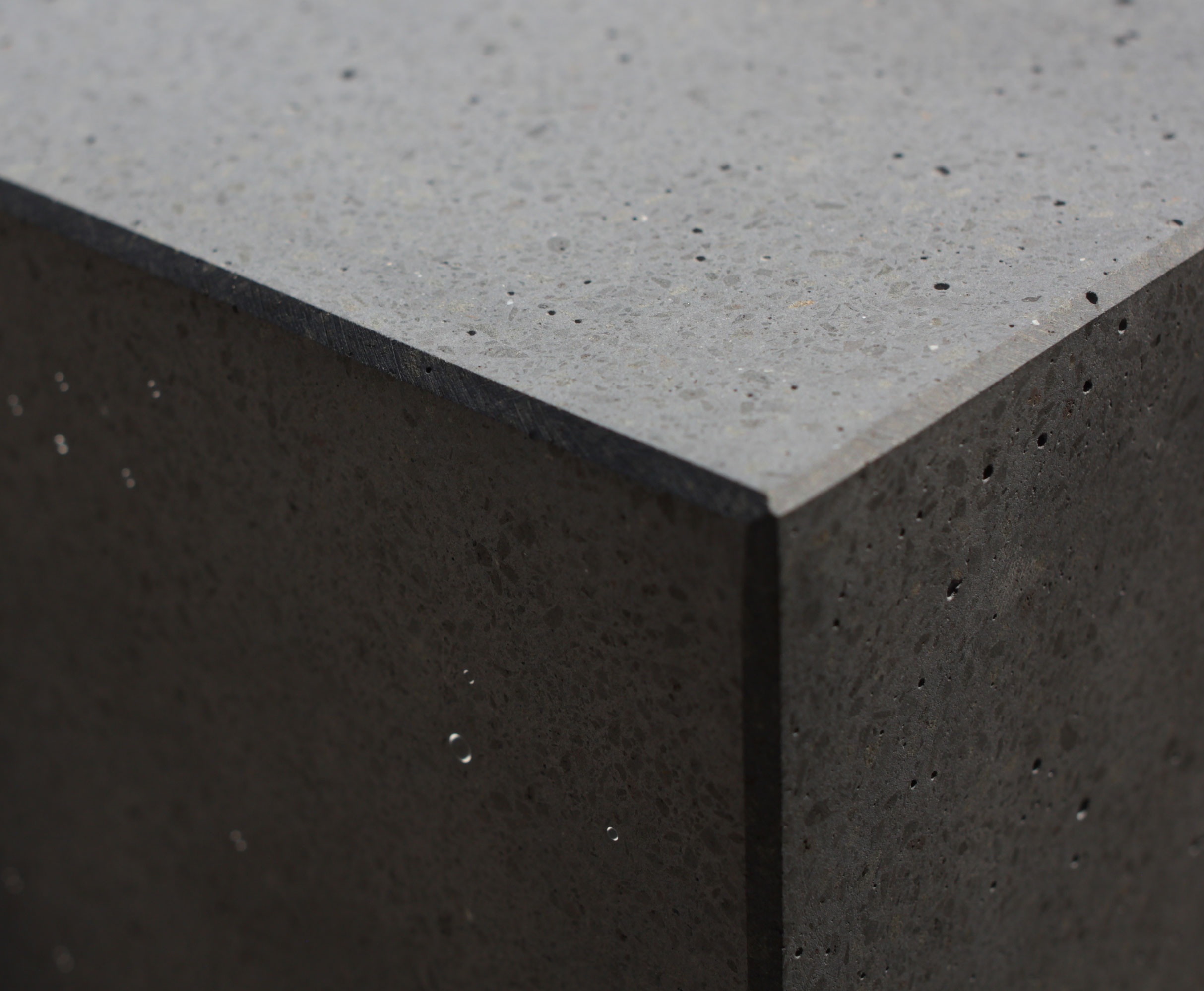 TRANSLUZENTER BETON - Design-Grabsteine